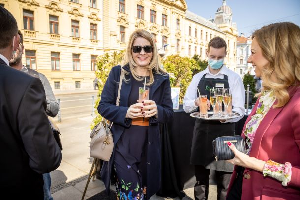 Na terasi kultnog Le Bistroa Esplanadina chefica Ana Grgić Tomić ...